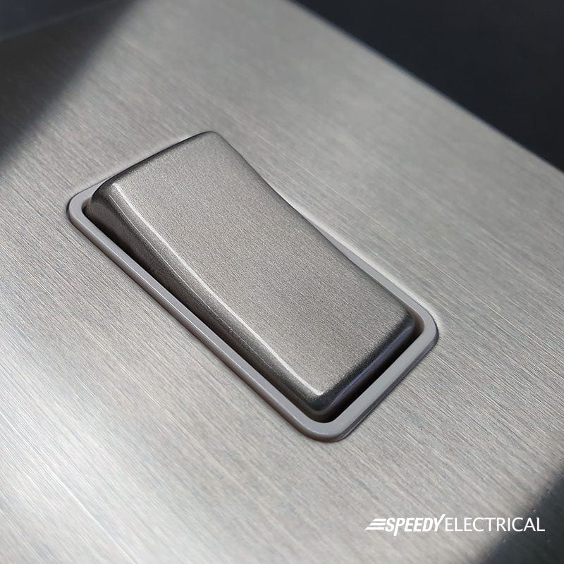 Screwless Brushed Chrome 3 Gang Light Switch With 1 Intermediate (2 x ...